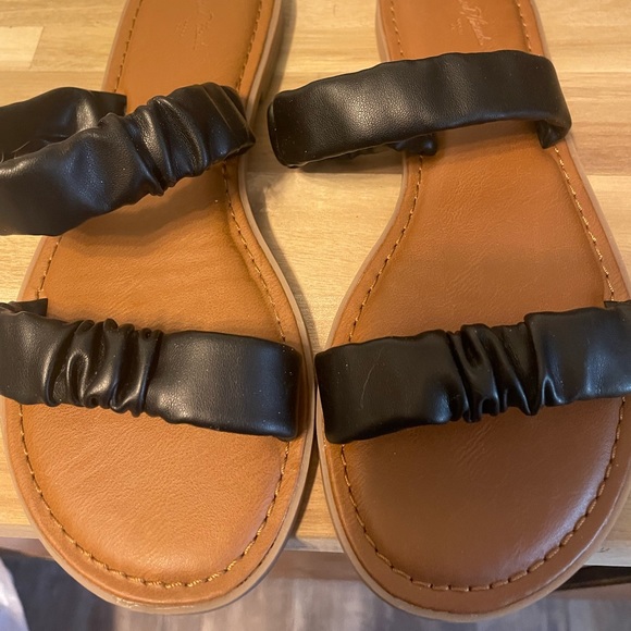 Universal Thread | Shoes | Universal Thread Sandals Brand New Black 65 ...